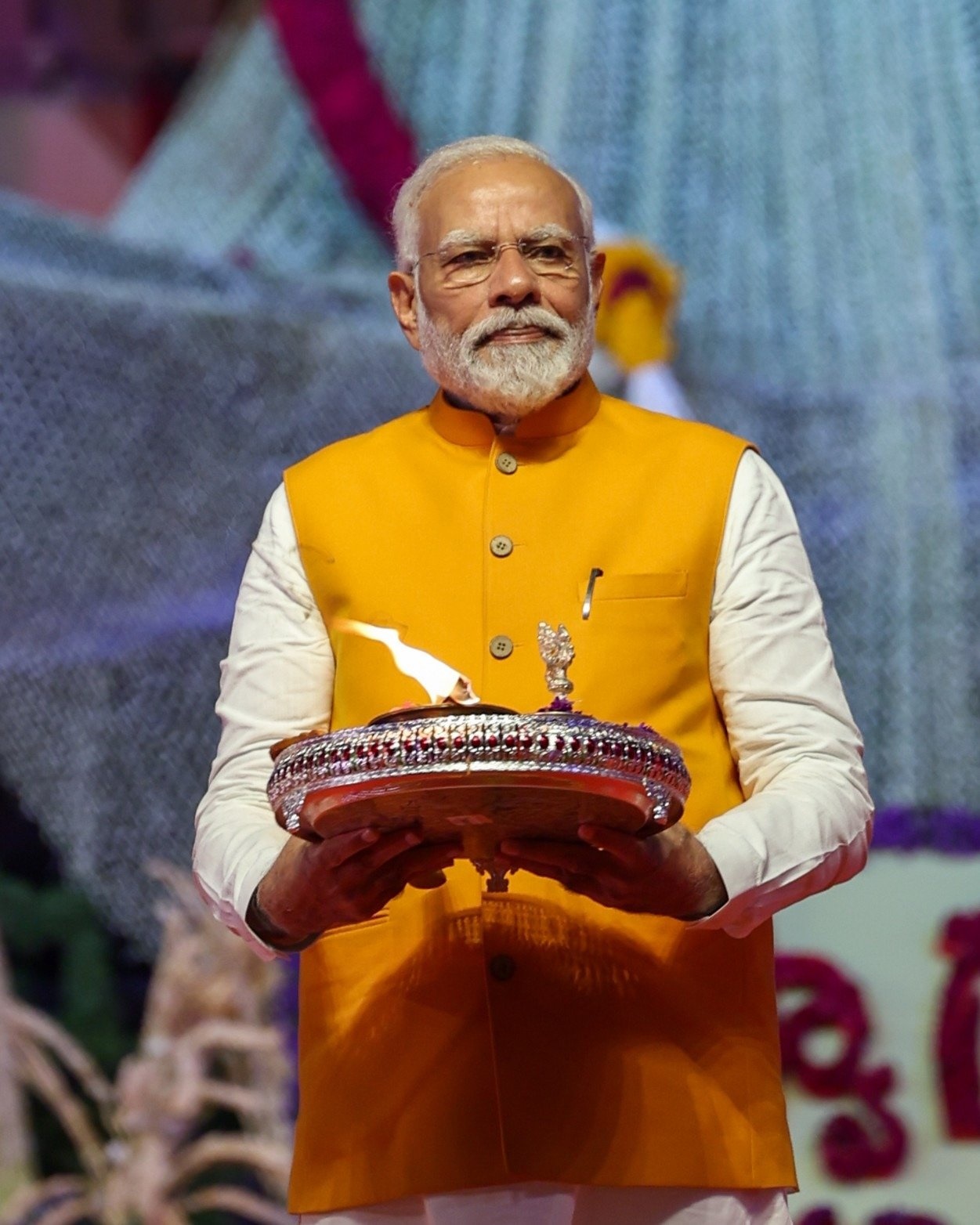 PM Modi Dress Today: कभी लुंगी तो कभी धोती-कुर्ता, खास मौकों पर बहुत खास होता है नरेंद्र मोदी का ...